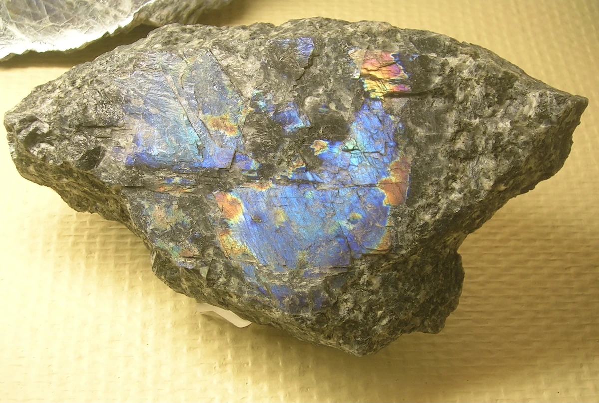 Spectrolite | Gemstone Wiki | Fandom