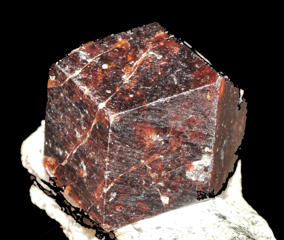 Pyrope | Gemstone Wiki | Fandom