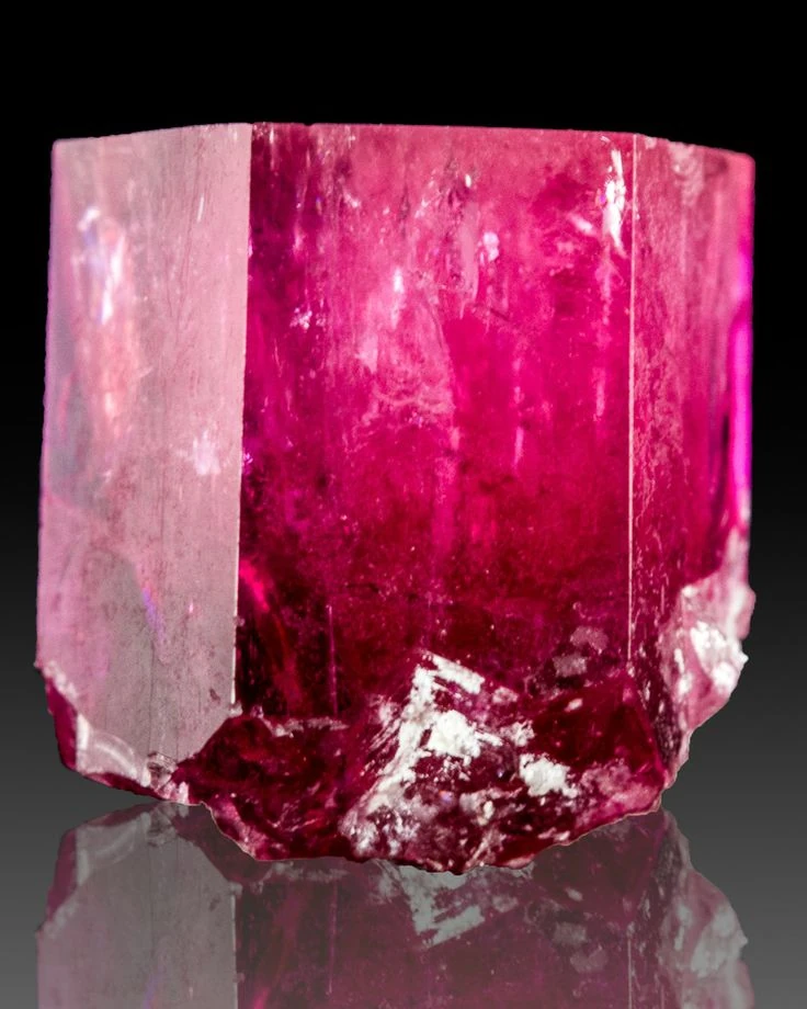 Bixbite | Gemstone Wiki | Fandom