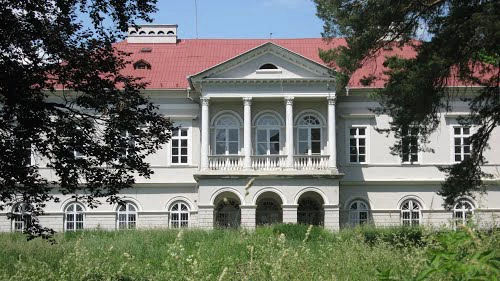 Tajná | Familypedia | Fandom