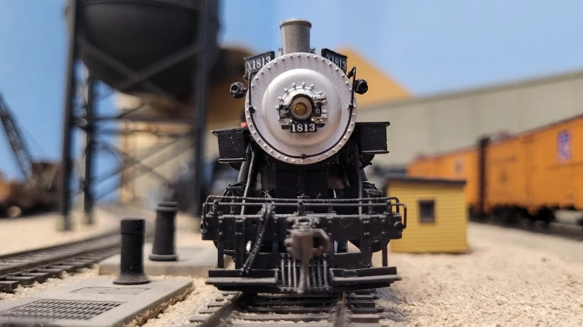 HO Scale Trains up-close Part 7: Passenger and Freight Trains ...
