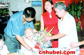 Wang Jinfeng | Gerontology Wiki | Fandom