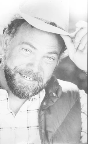 Bruce Robertson | Gex wiki | Fandom