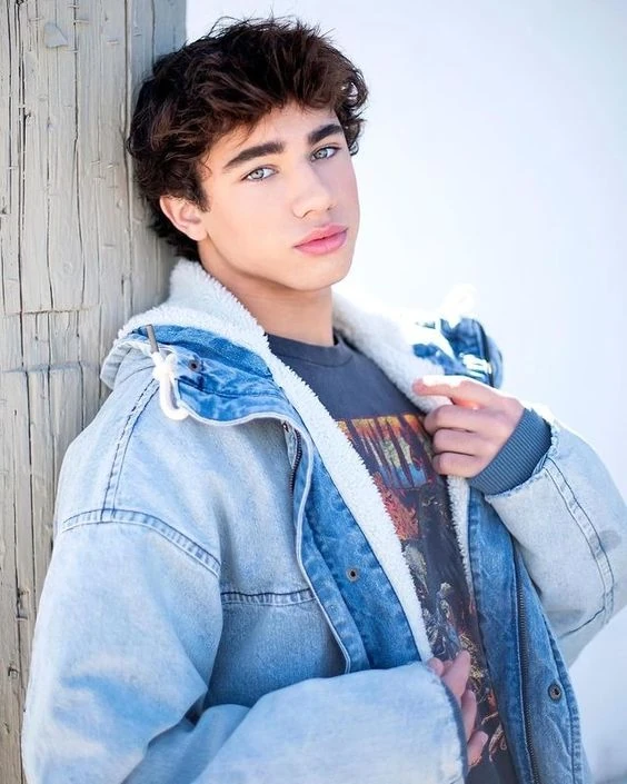 Easton Magliarditi | Gianina Wiki | Fandom