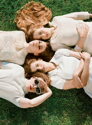 Season 1 | Girls Wiki | Fandom