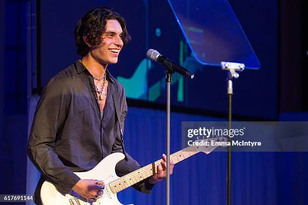 Blackbird | Glee: The Newest Direction Wiki | Fandom