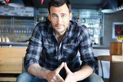 Cheyenne Jackson Glee