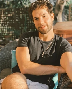 Mark Cohen Rent Skylar Astin