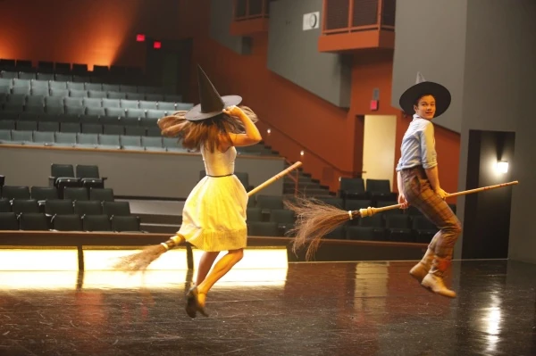 Ding-Dong! The Witch Is Dead | Wiki Glee France | Fandom