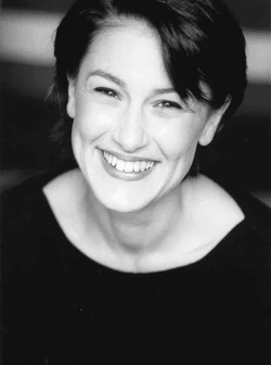 Julie Turin | Wiki Glee France | Fandom