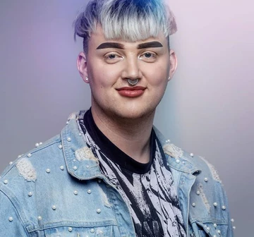 Ellis Makeup | Saubhaya Makeup