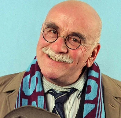 Warren Mitchell | The Golden Throats Wiki | Fandom