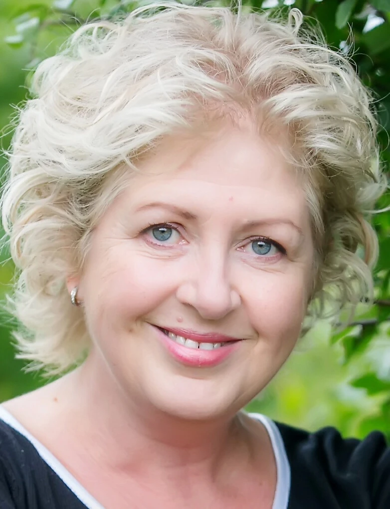 Claire Moore | The Golden Throats Wiki | Fandom