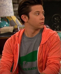 Justin (Kwikki Chicki employee) | Good Luck Charlie Wiki | Fandom