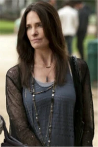 Carol Rhodes | Wiki Gossip Girl | Fandom