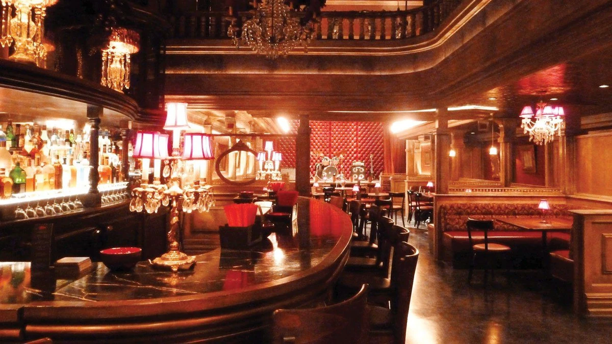 Fish Mooney's | Wiki Gotham | Fandom