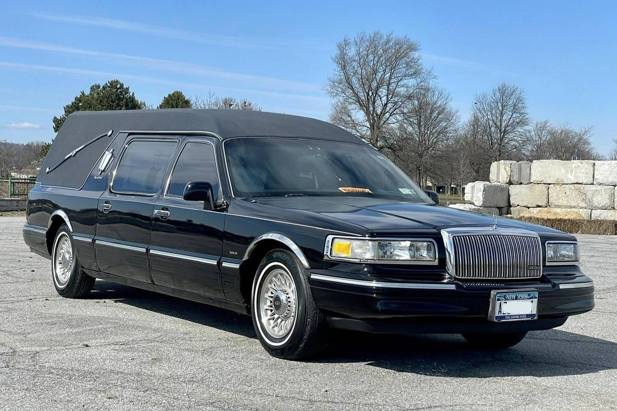 Lincoln Town Car Hearse '96 | Gran Turismo Fanon Wiki | Fandom