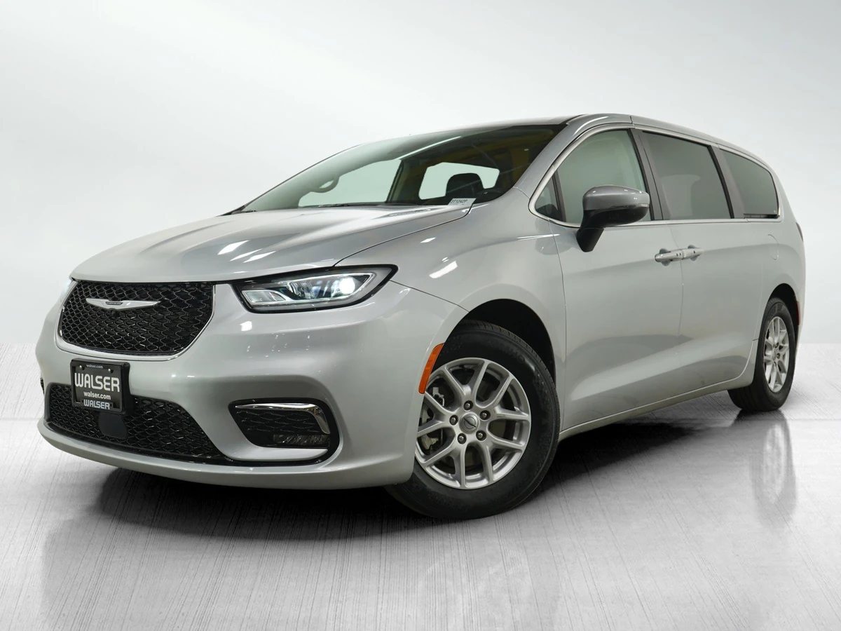 Chrysler Pacifica Touring L '23 | Gran Turismo Fanon Wiki | Fandom