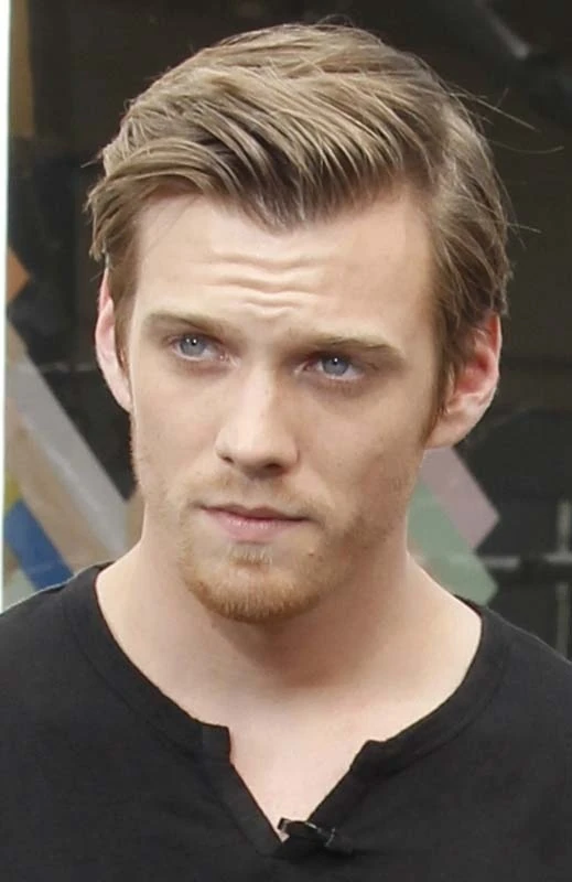 Jake Abel De Gastheer Jake Abel | Malignant | Now In Theaters And