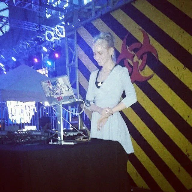 Comic-Con/DJ Set | Grimes Wiki | Fandom