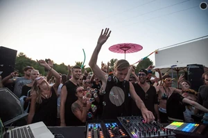Boiler Room/2013/DJ Set | Grimes Wiki | Fandom