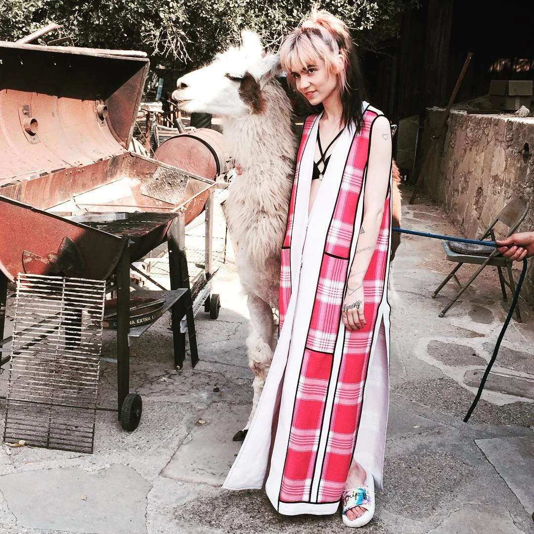 Instagram/2016/Apr | Grimes Wiki | Fandom