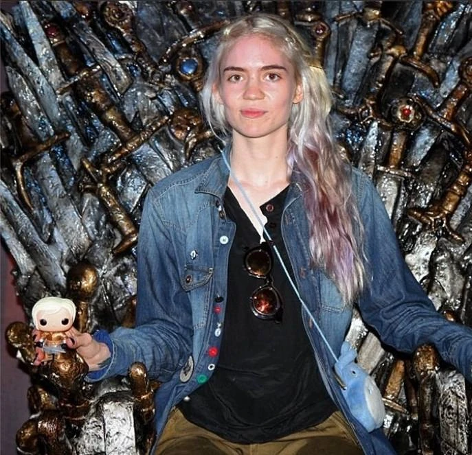 Selfies/2014/Jul/25 | Grimes Wiki | Fandom