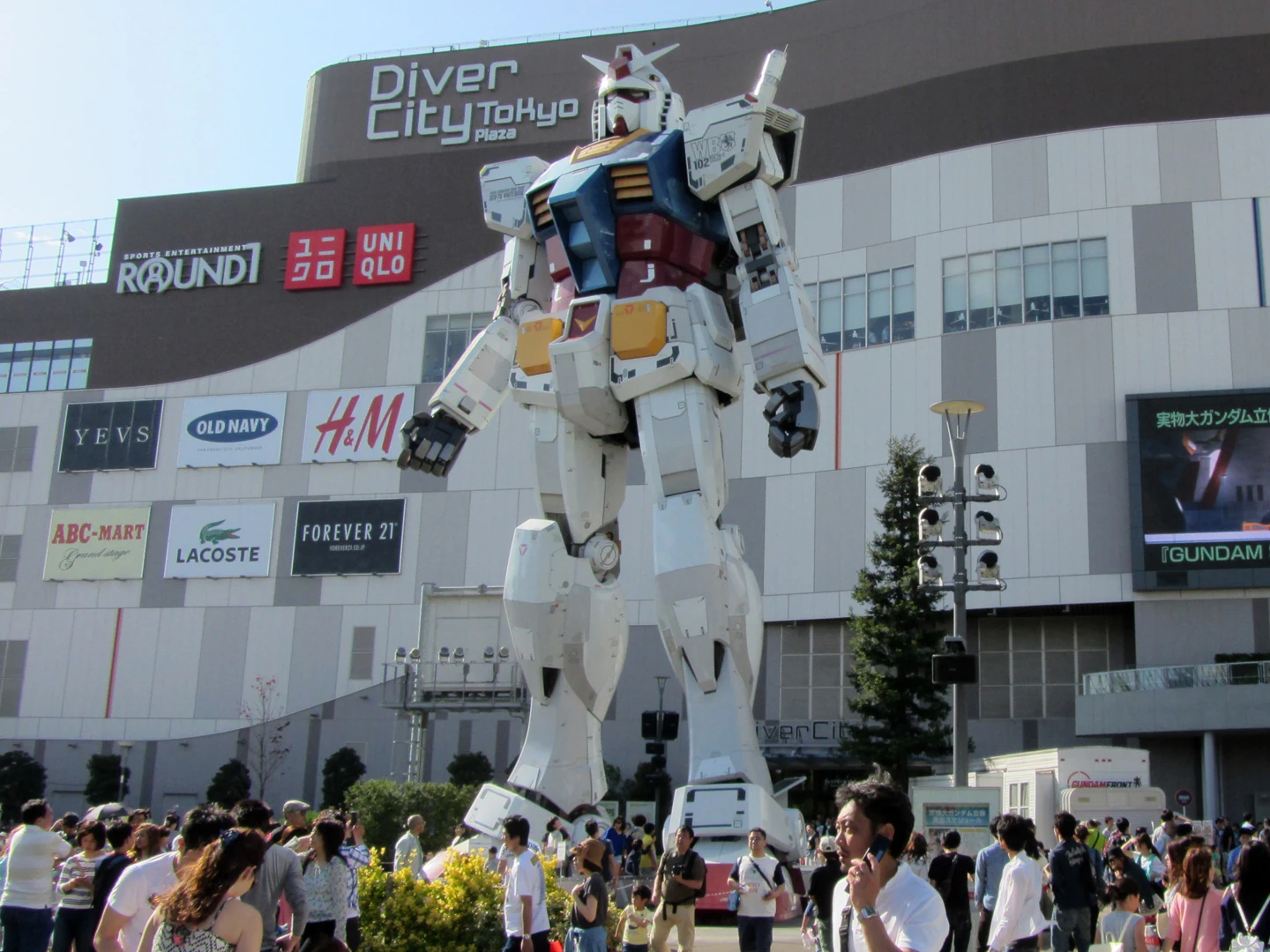 Rx 78 Gundam Statue
