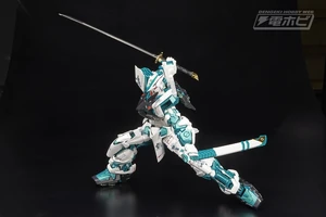 PG MBF-P04 Gundam Astray Green Frame (Seven Eleven Color) | Gunpla Wiki ...