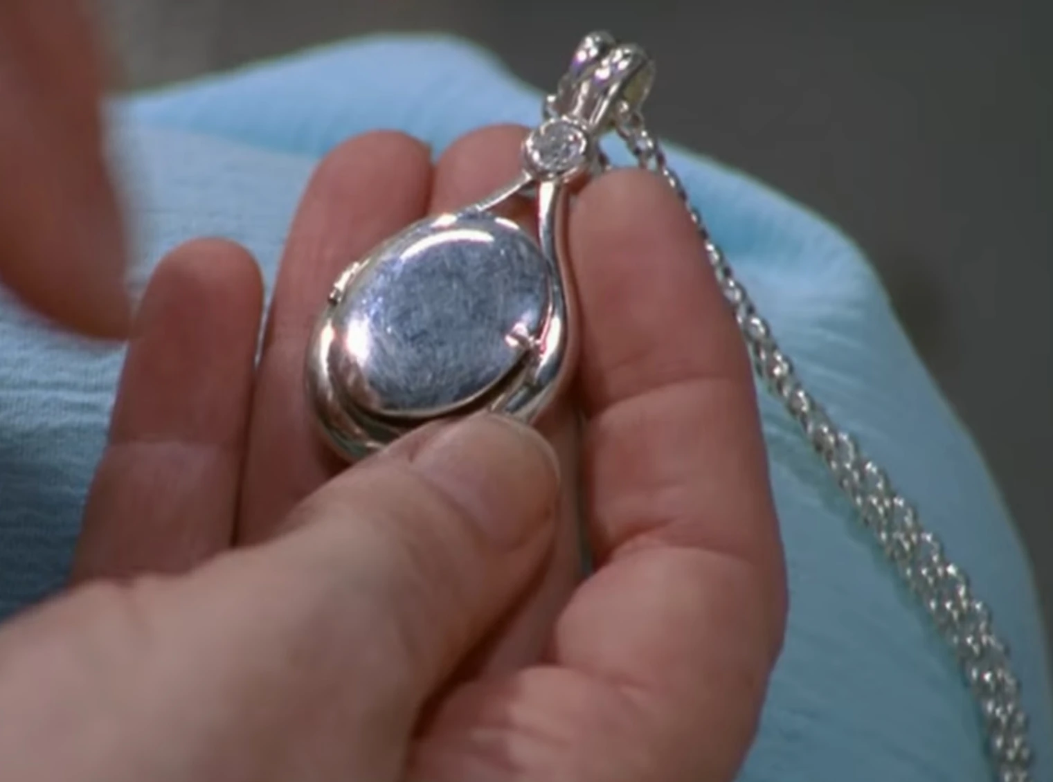 White Locket | H2O Just Add Water Wiki | Fandom