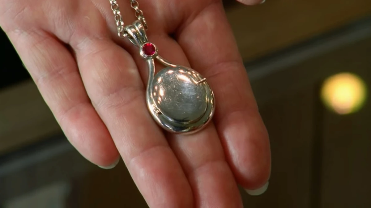 Red Locket | H2O Just Add Water Wiki | Fandom
