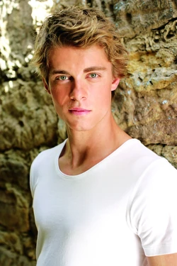 Luke Mitchell H2o