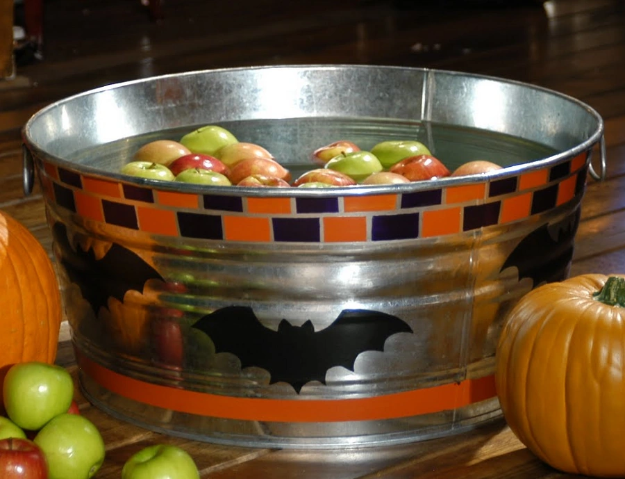 Apple bobbing | Hallopedia | Fandom