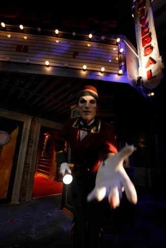 The Usher | Halloween Horror Nights Wiki | Fandom