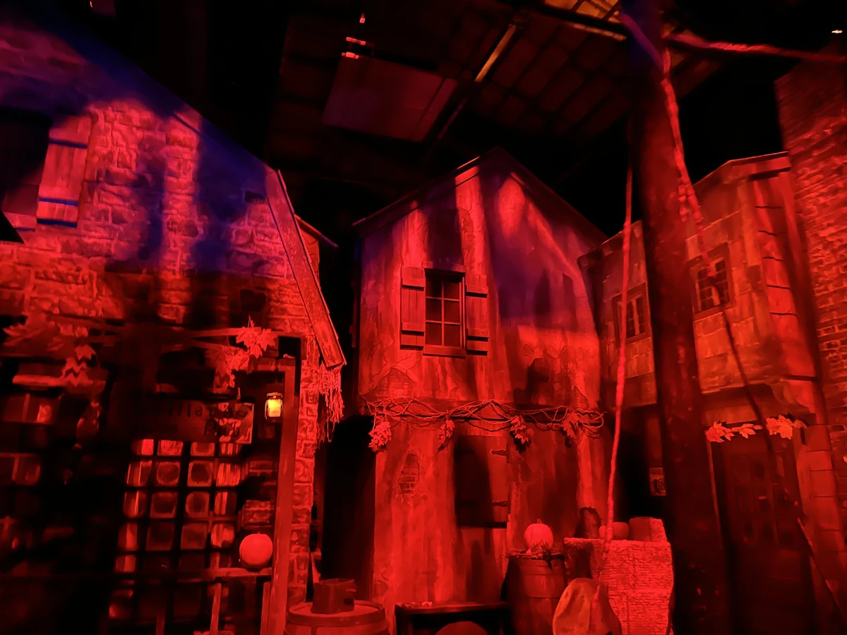 Blood Moon: Dark Offerings (Haunted House) | Halloween Horror Nights ...