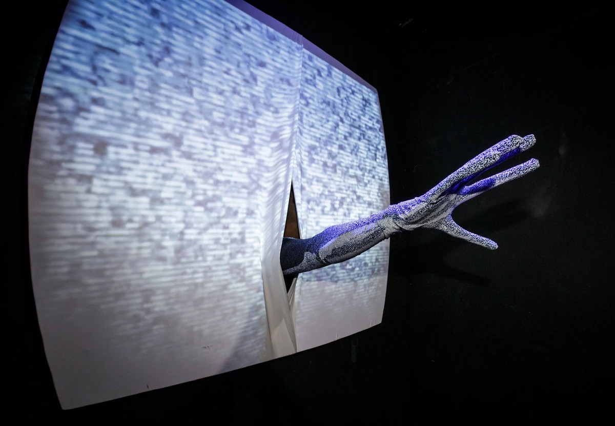 Ghost Hand (Poltergeist) | Halloween Horror Nights Wiki | Fandom