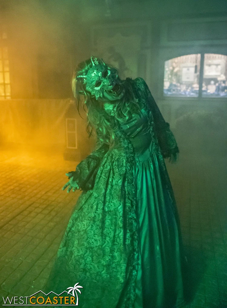 She-Wolf Masquerade Dancer | Halloween Horror Nights Wiki | Fandom