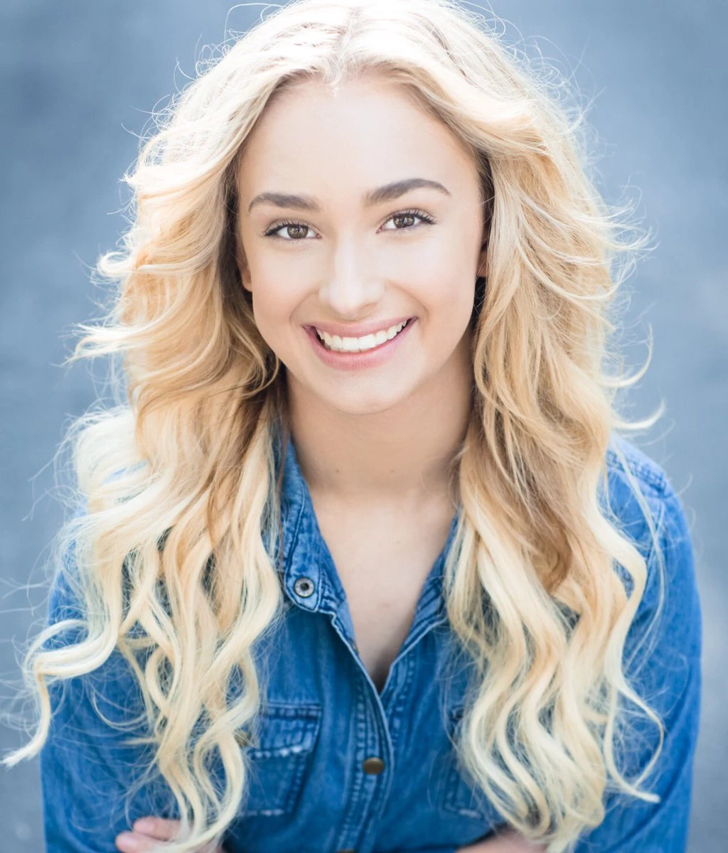 Sarah Reasons | Hannah Colin Wiki | Fandom