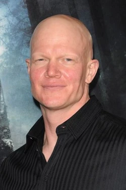 Derek Mears Hansel Y Gretel