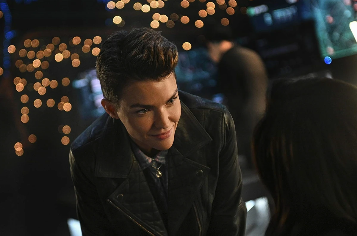 Batwoman: The Rabbit Hole | Headhunter's Holosuite Wiki | Fandom