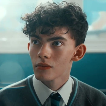 Charlie Spring | Heartstopper Wiki | Fandom