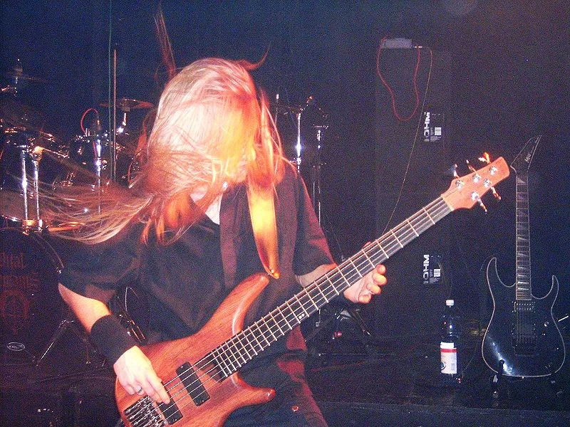 Headbanging | Metal Wiki | Fandom