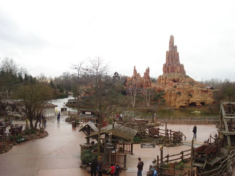 Frontierland (Paris) | Hello...Disney Wiki | Fandom