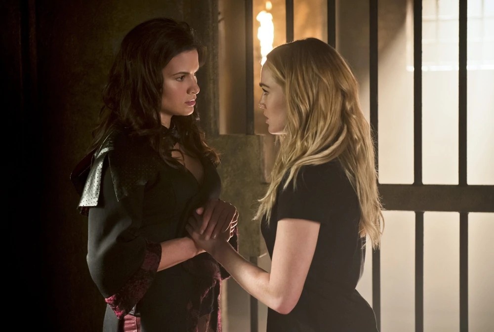 Nyssa And Sara Heroes And Aliens Wiki Fandom
