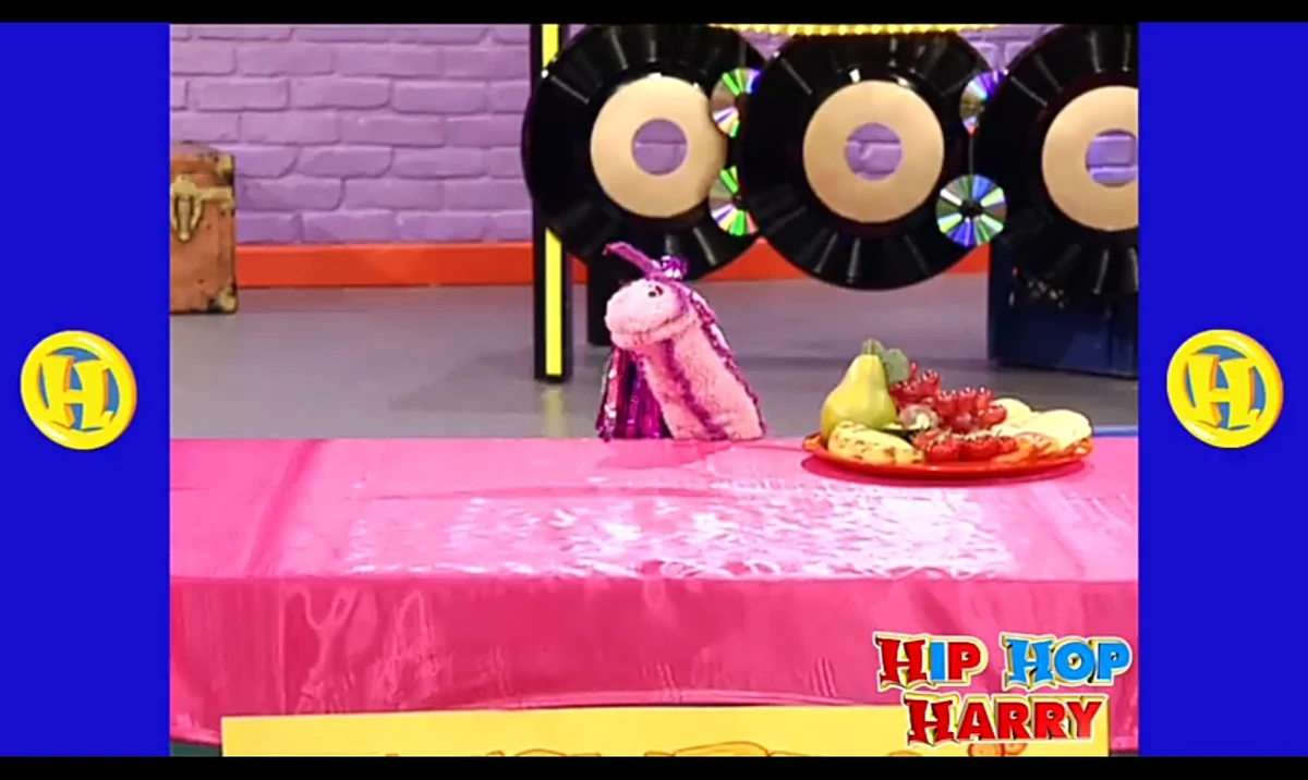 Host Holly | Hip Hop Harry Wiki | Fandom