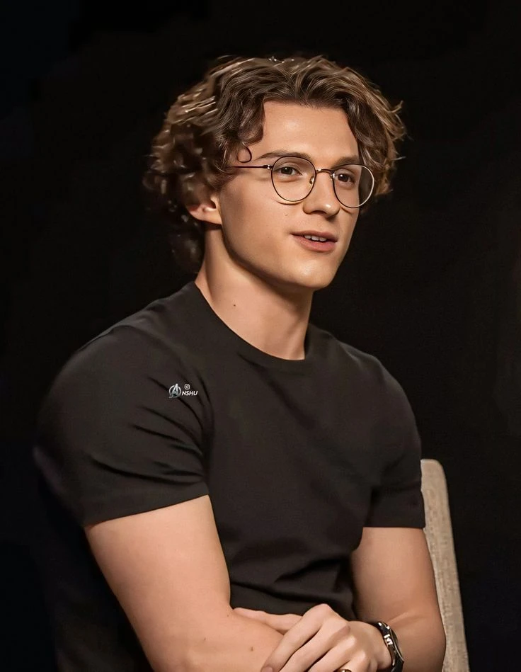 Tom Holland | História da Kika Ferry Wiki | Fandom