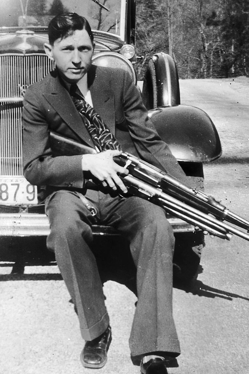 Clyde Barrow | Historical Figures and Celebrity Wiki | Fandom