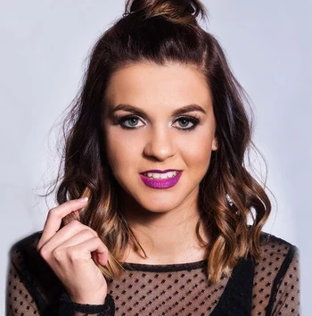 Lauren Layfield | Hollyoaks Wiki | Fandom