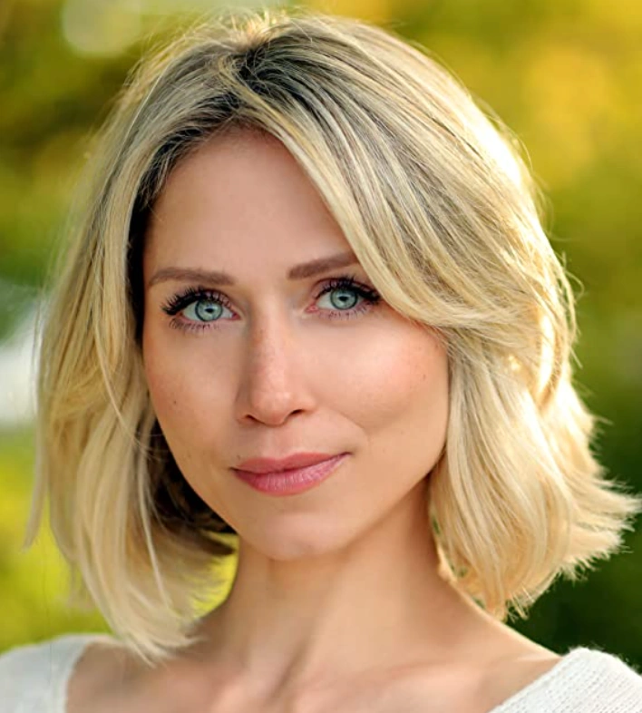 Algina Lipskis | Hollyoaks Wiki | Fandom