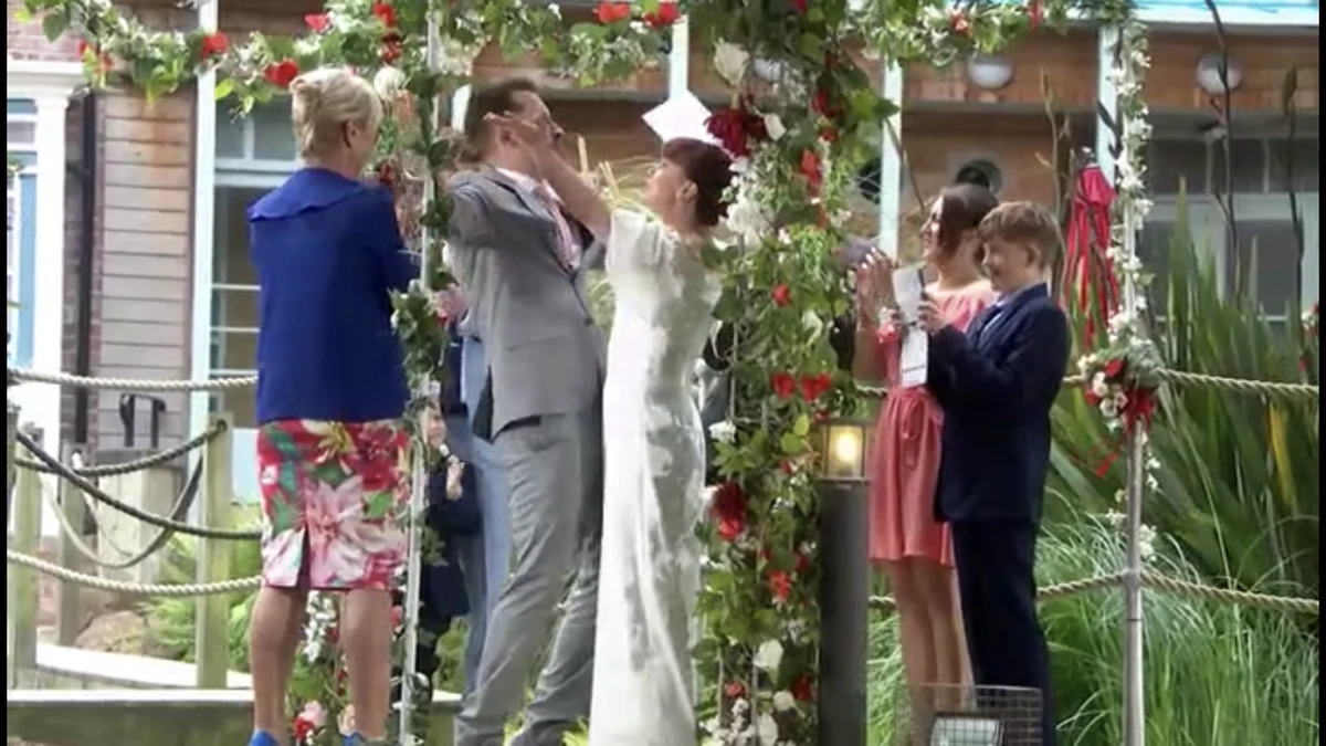 Episode 4719 (24th August 2017) | Hollyoaks Wiki | Fandom